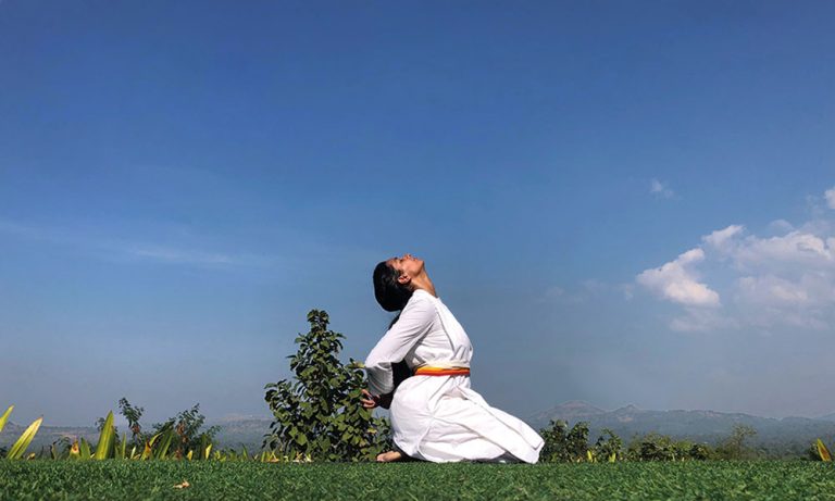 7 Good Morning Stretches for a Productive Day - SRMD Yoga